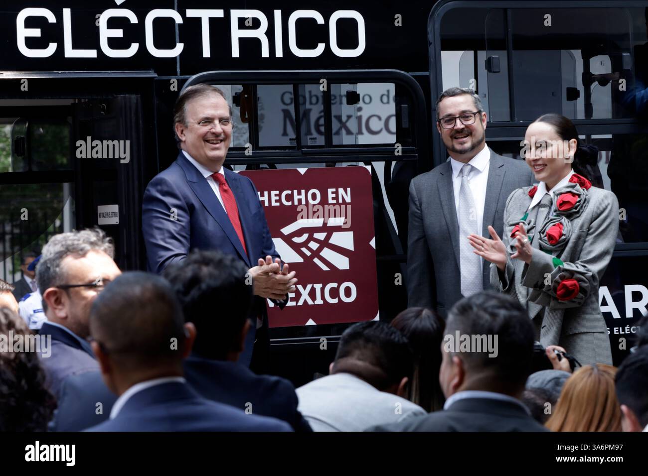 (L-R) Marcelo Ebrard, Roberto Gottfried, Altagracia Gomez Sierra ...