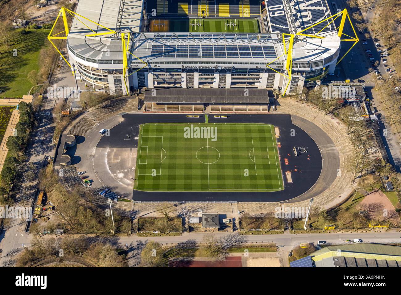 Luftbild, Stadion Rote Erde mit Baustelle am Signal Iduna Park ...