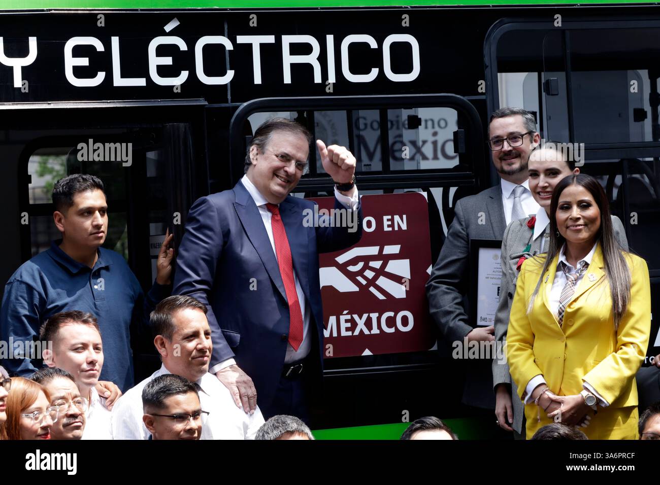 Dina buses hi-res stock photography and images - Alamy