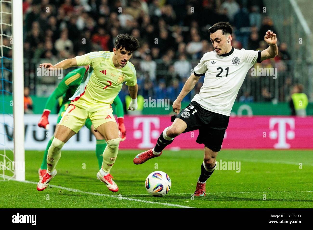 Darmstadt, Deutschland. 25th Mar, 2025. Zweikampf Diego Lopez (Spanien U21, 7), Paul Nebel ...