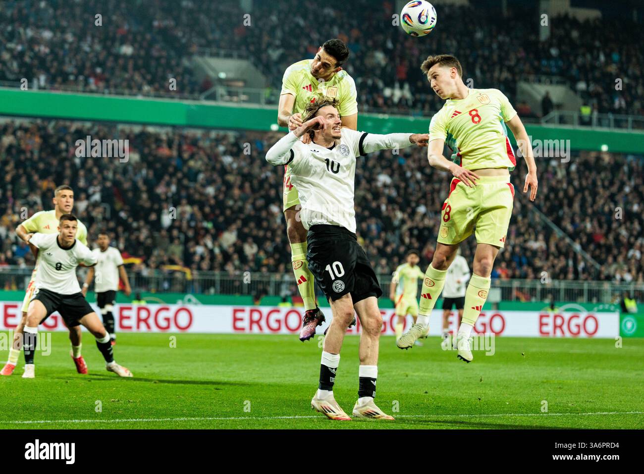 Darmstadt, Deutschland. 25th Mar, 2025. Zweikampf Kopfballduell Cesar Tarrega (Spanien U21, 14 ...