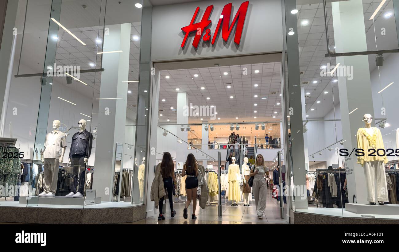 SHEFFIELD, UK - 22 March 2025: The new H&M store inside of Meadowhall shopping centre ...