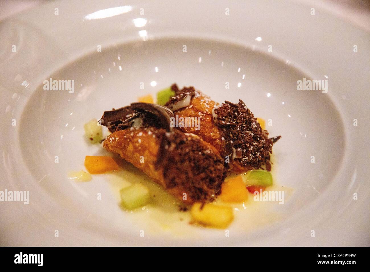 Single serving of cannoli dessert Stock Photo - Alamy