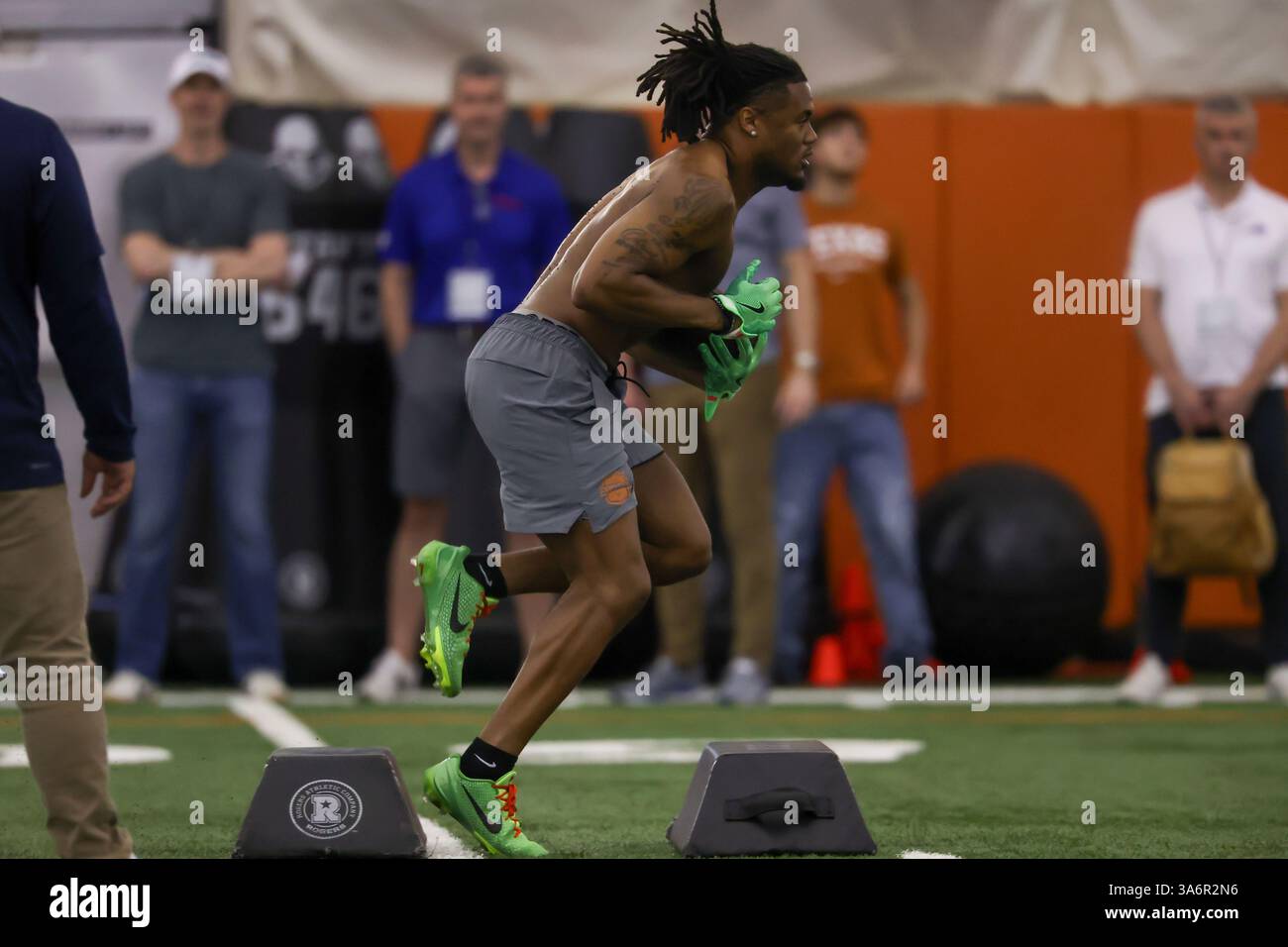 AUSTIN, TX - MARCH 25: Texas running back Jaydon Blue runs drills ...