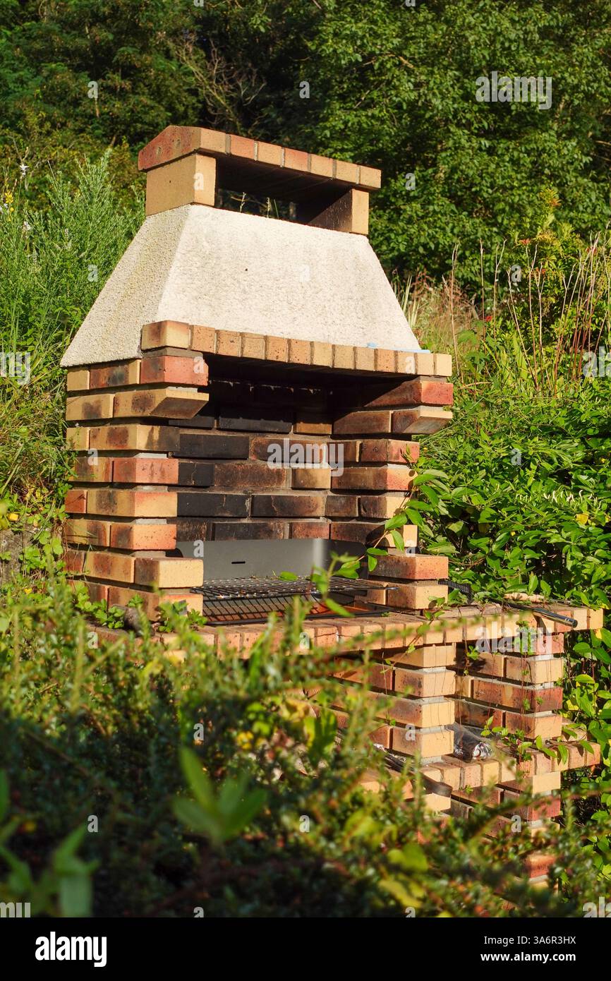 Barbecue setup fire hi-res stock photography and images - Alamy