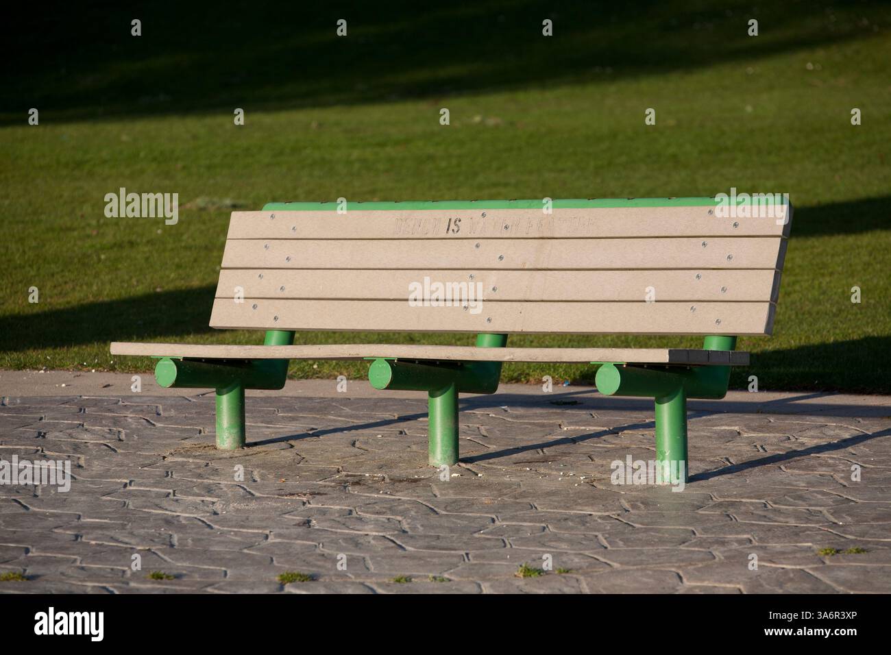 A park bench Stock Photo - Alamy