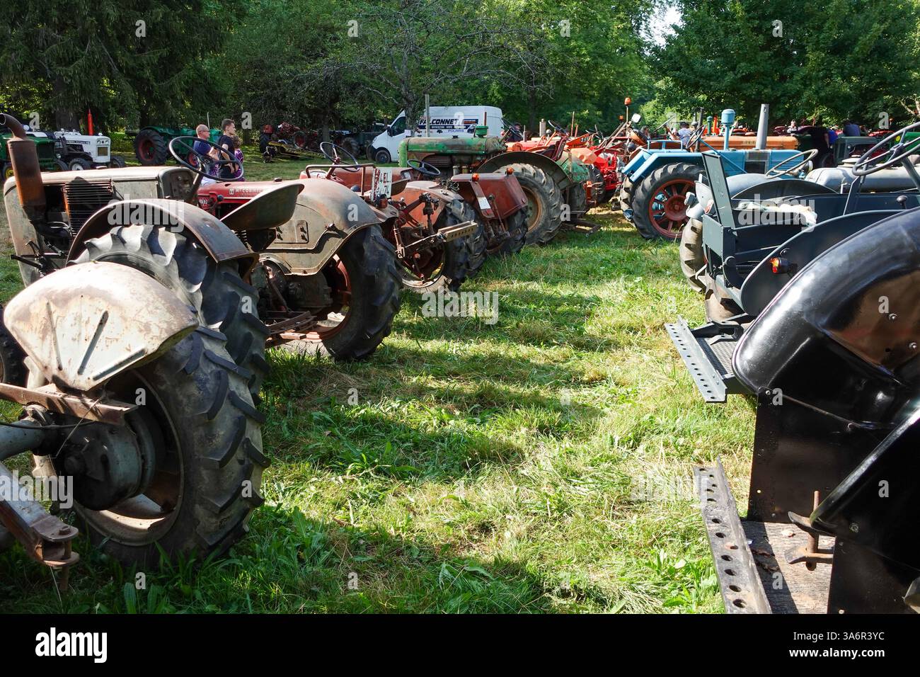 Vintage antique farm tools hi-res stock photography and images - Alamy