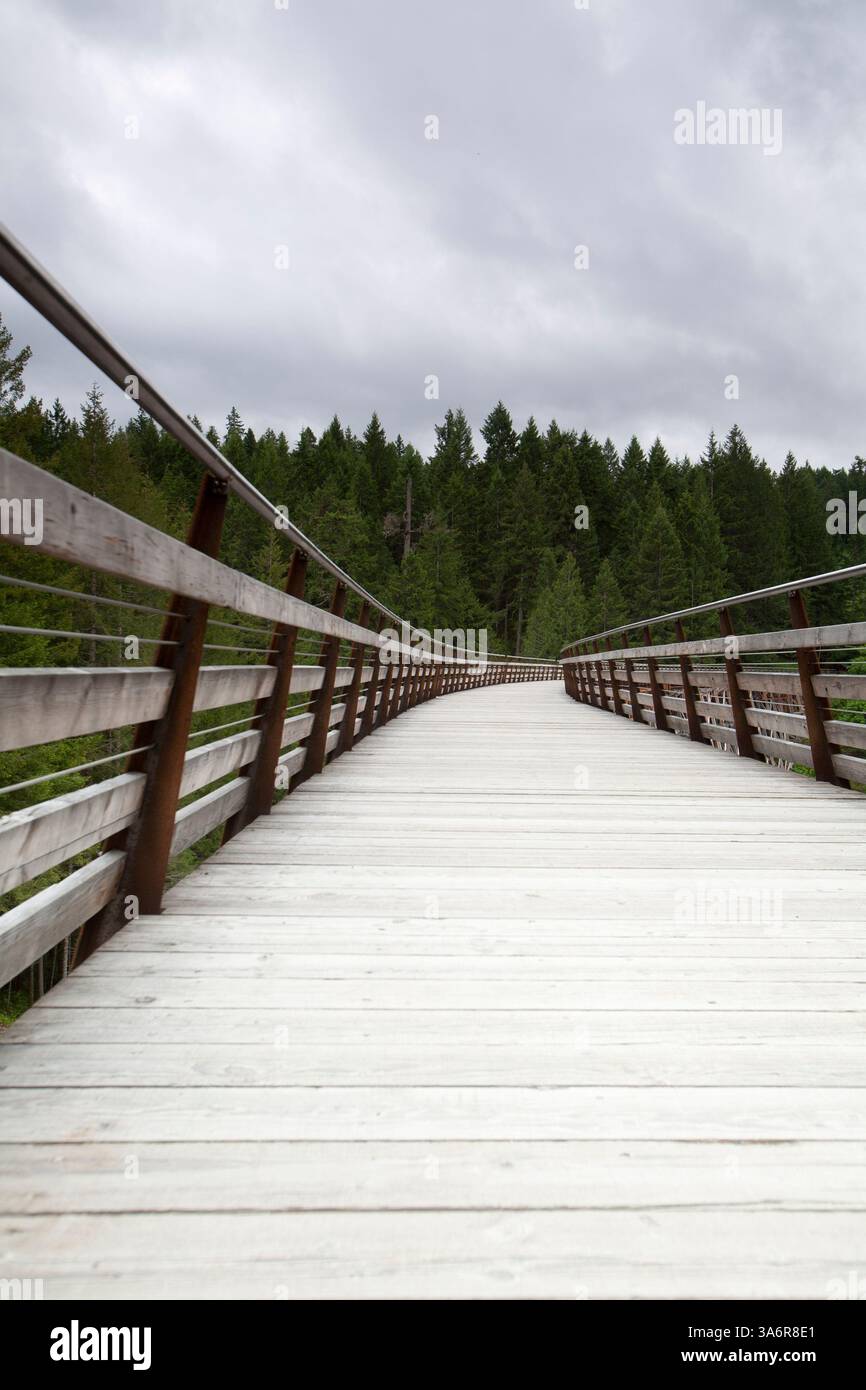 Kinsol trestle bridge boardwalk Stock Photo - Alamy