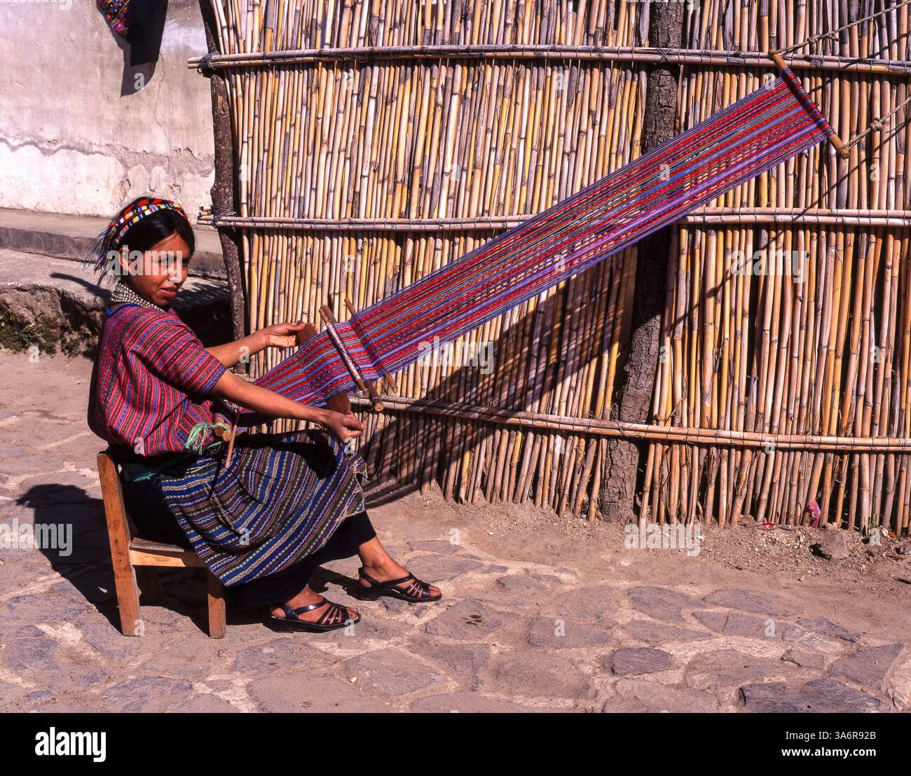 Mayan weaver hi-res stock photography and images - Alamy