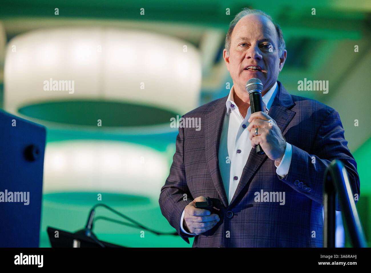 East Lansing, USA. 06th Feb, 2025. Detroit Mayor Mike Duggan speaks to ...