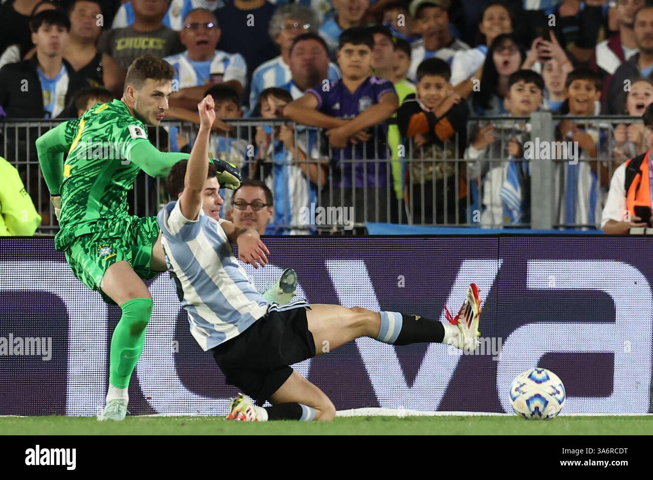 Buenos Aires, Argentina. 25th Mar, 2025. Argentina’s forward Julian ...