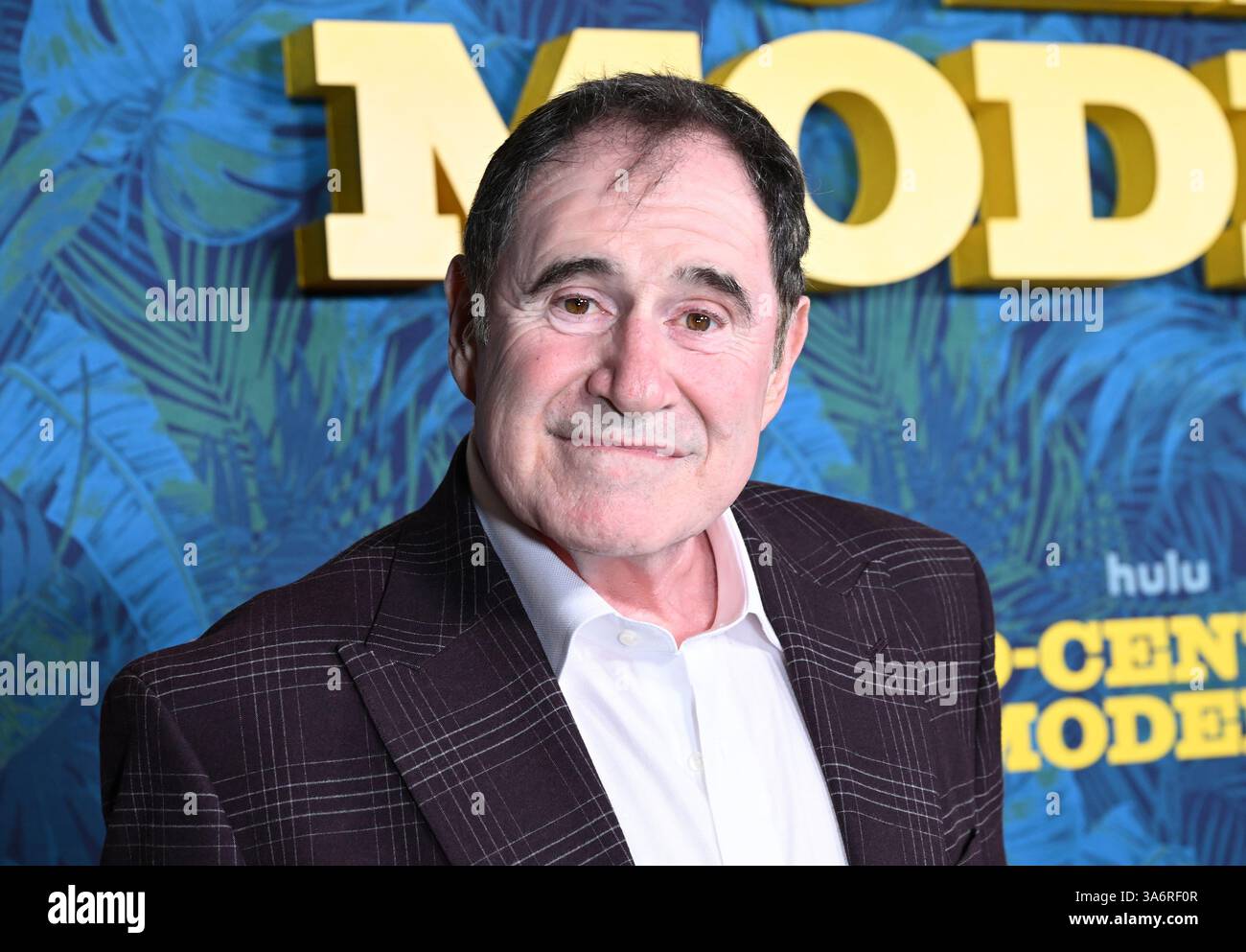 Richard Kind arriving at the “Mid-Century Modern” premiere held at the ...