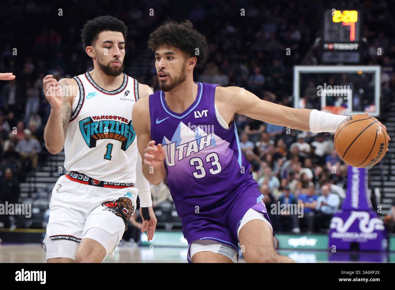 Utah Jazz guard Johnny Juzang (33) drives against Memphis Grizzlies ...