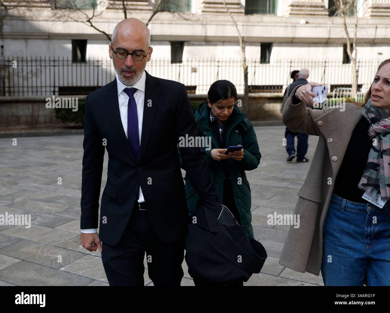 Green card us permanent hi-res stock photography and images - Alamy