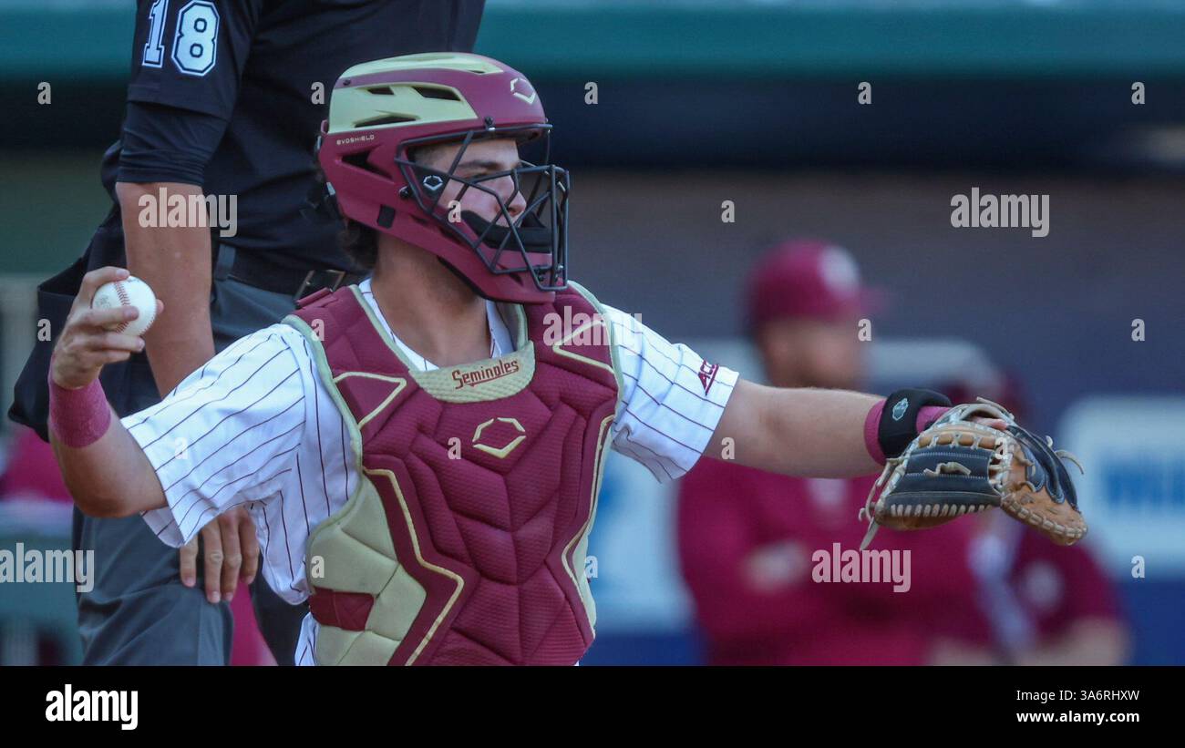 Florida State catcher Hunter Carns (25) in action during an NCAA ...