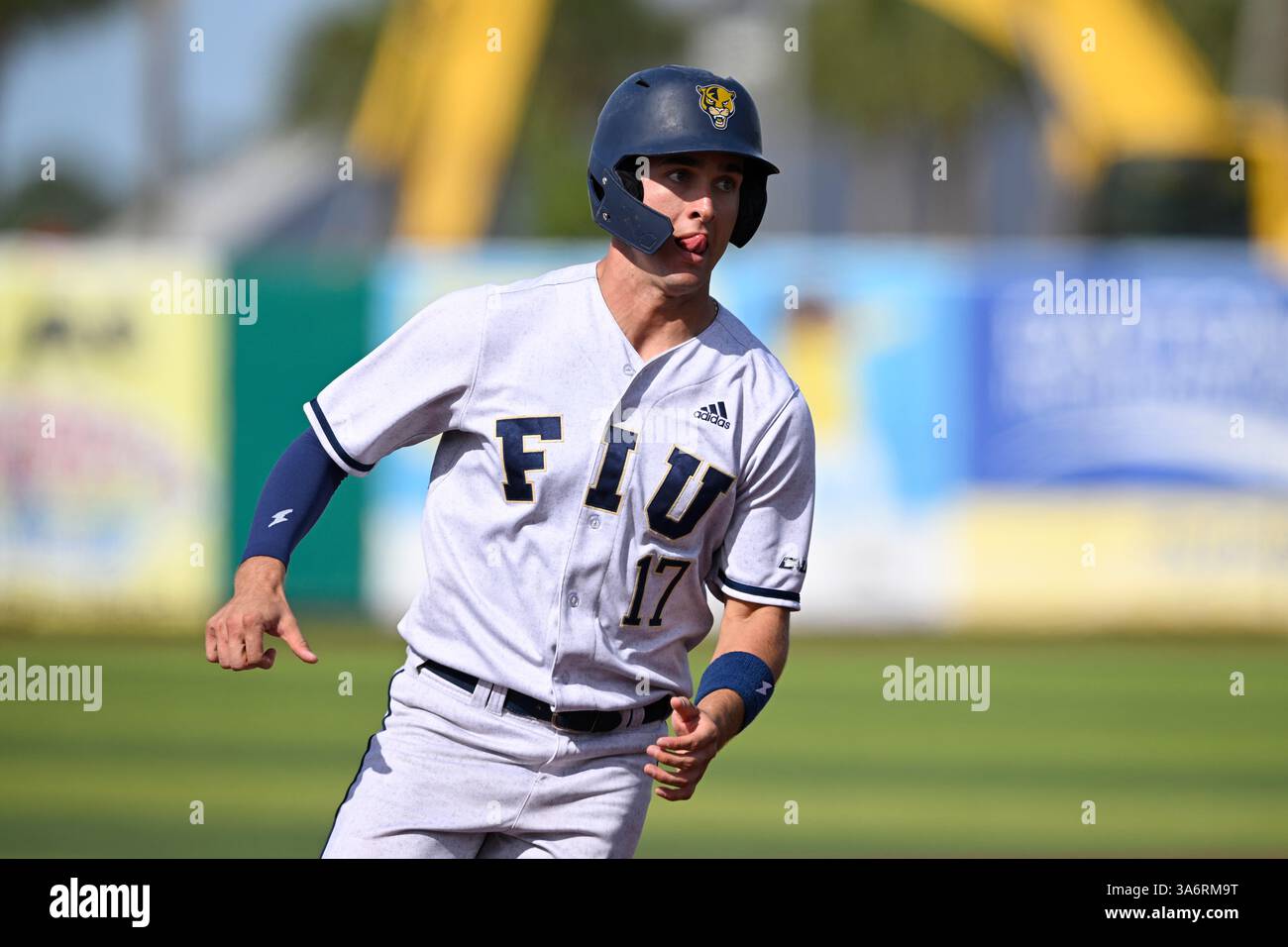 Florida International's Hector Candelas (17) runs during an NCAA ...