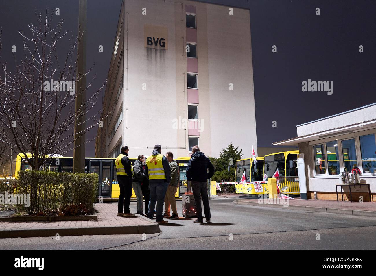Berlin, Germany. 26th Mar, 2025. Start of a two-day warning strike at ...