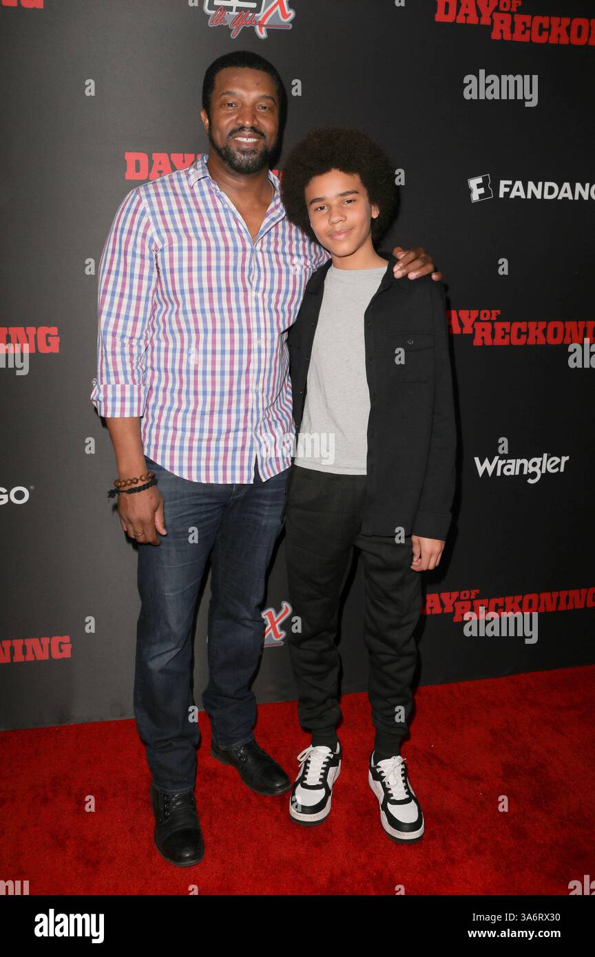Roger Cross mit Sohn Gabriel Cross bei der Premiere des Kinofilms 'Day ...