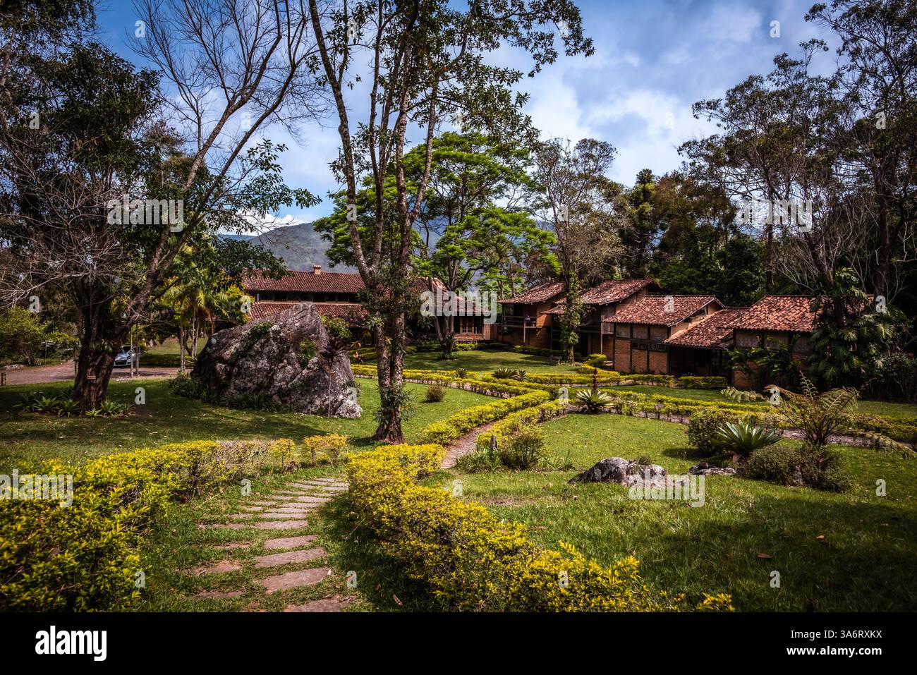 Country Path and Rustic Buildings in Brazilian Countryside Stock Photo ...