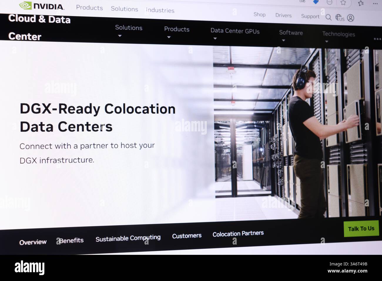 Dgx-ready colocation data centers with young male technician in server room Stock Photo - Alamy