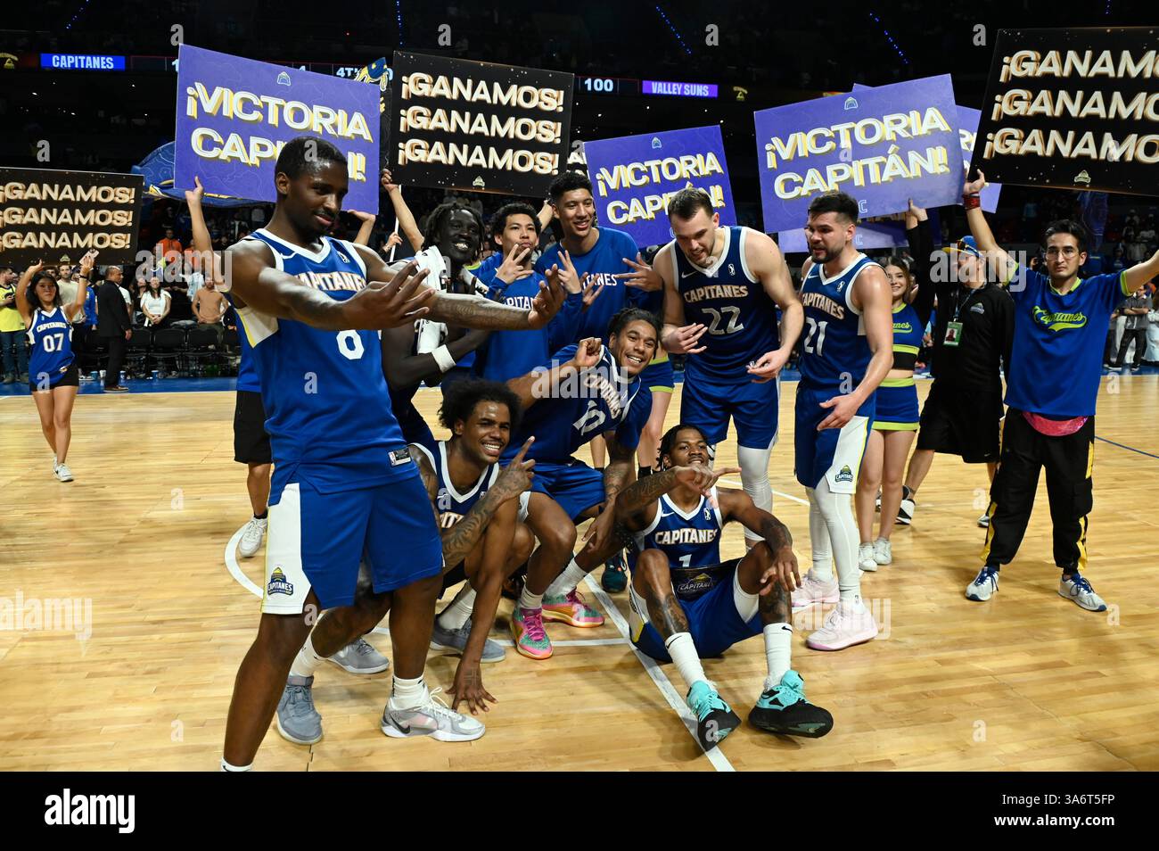 Valley suns basketball team hi-res stock photography and images - Alamy