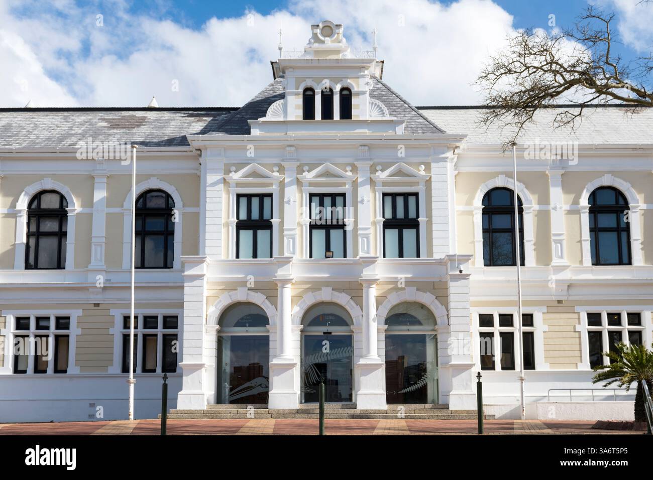 Iziko South African Museum, 25 Queen Victoria St, Gardens, Cape Town ...