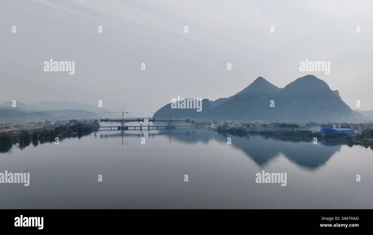 Workers are working at the construction site of Rongjiang Large Bridge ...