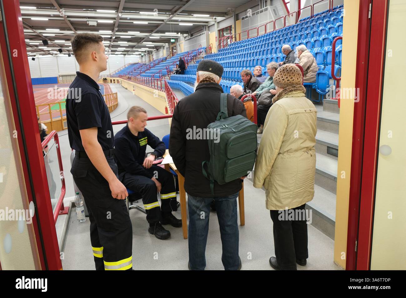 Chemnitz, Germany. 26th Mar, 2025. People affected by evacuation ...