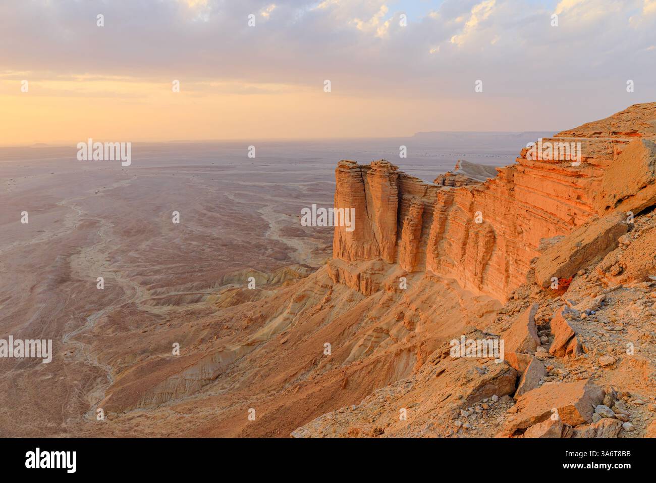 Tuwaiq hi-res stock photography and images - Alamy
