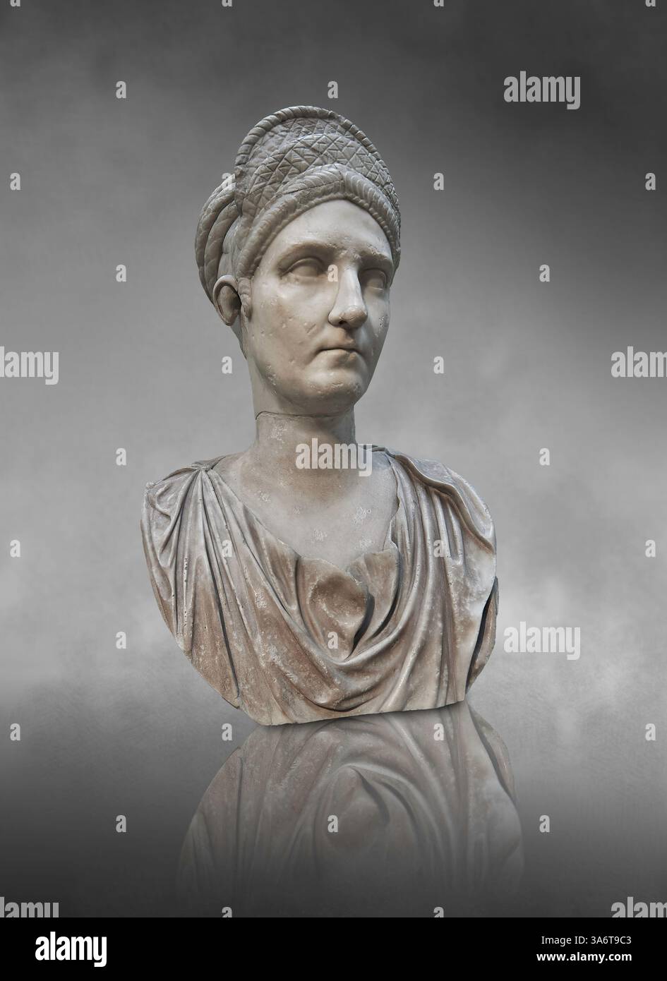 Roman marble statue head of emperor Trajans's niece Matilda, 120 AD ...