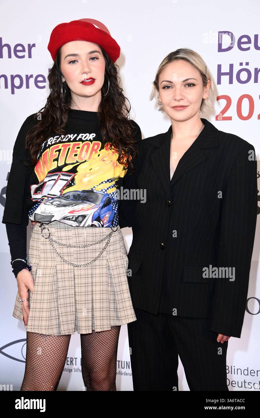 Julia Kelsch und Emma Drogunova bei der Verleihung des 23. Deutschen ...