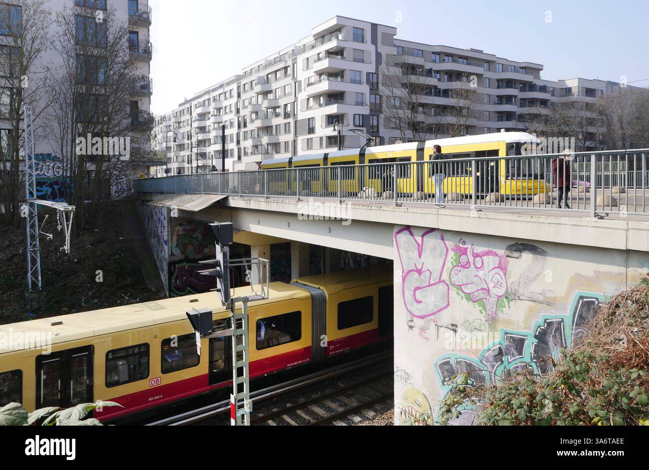 25.03.2025, Berlin - Deutschland. Brücke Pappelallee. *** 25 03 2025 ...