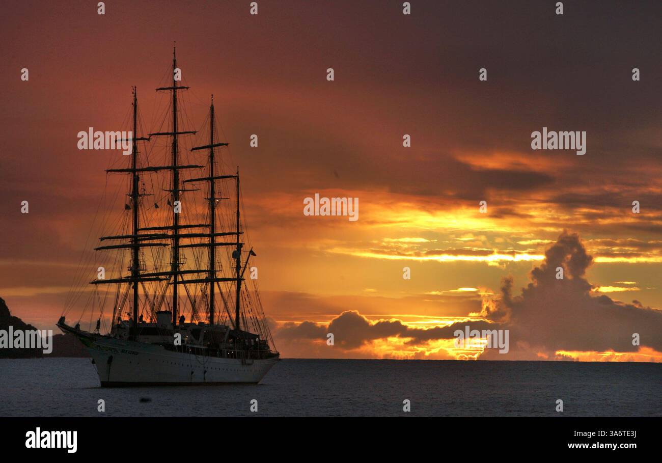 Windjammer barefoot cruises hi-res stock photography and images - Alamy