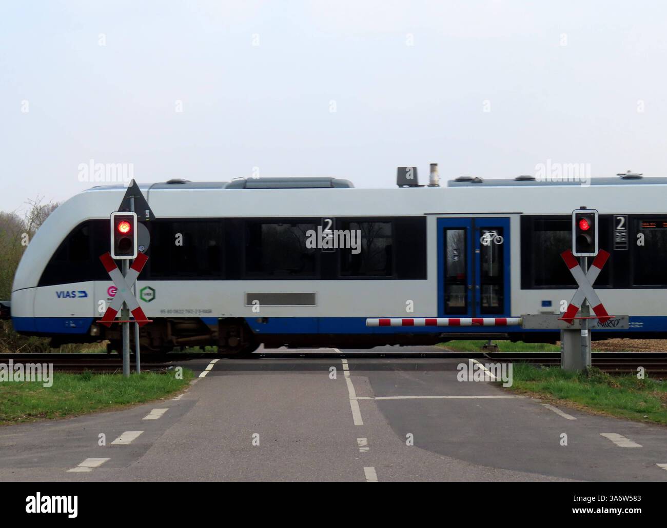...der Regio Express rauscht mit voller Fahrt durch die Lande ...
