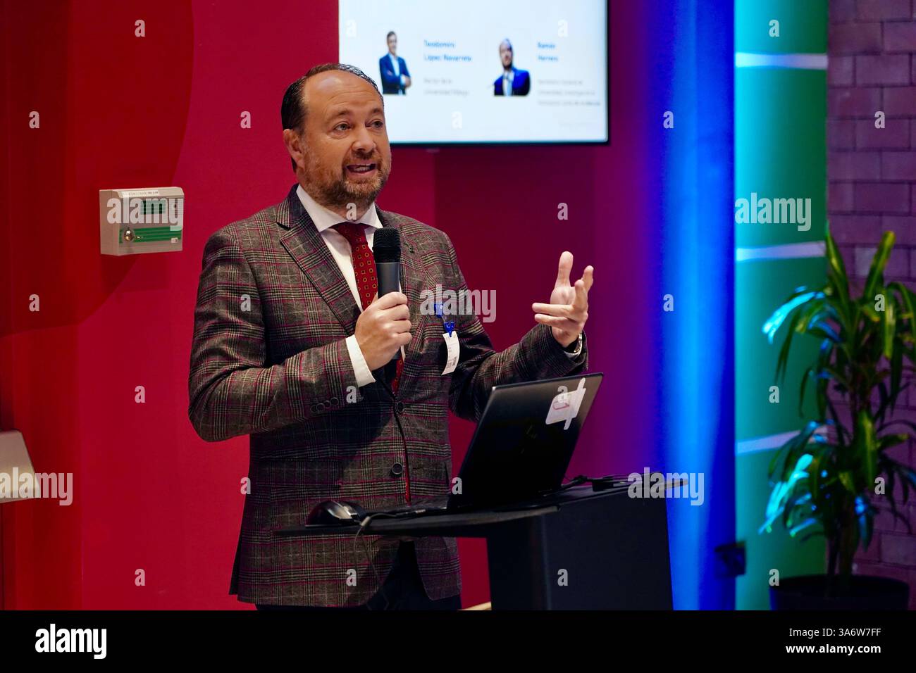 The Secretary General for Universities of the Regional Ministry of ...