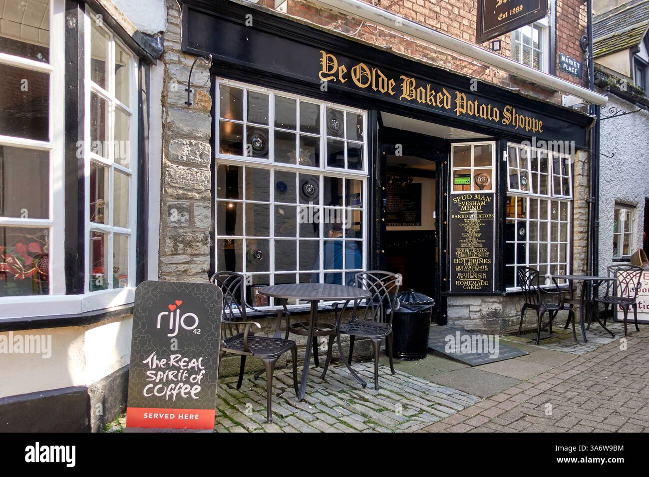 Cafe Evesham UK in the Market Square,Worcestershire England Stock Photo ...