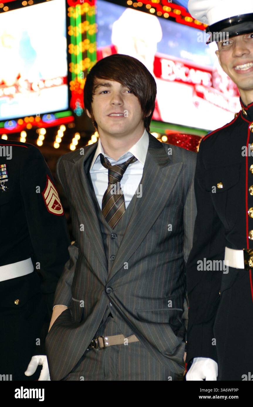 Drake bell november 2006 hi-res stock photography and images - Alamy