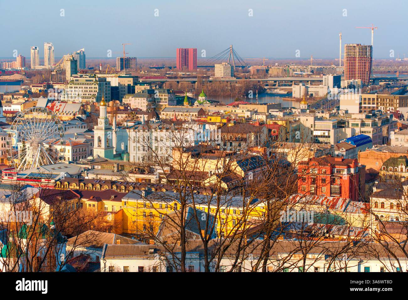 Bustling buildings hi-res stock photography and images - Alamy
