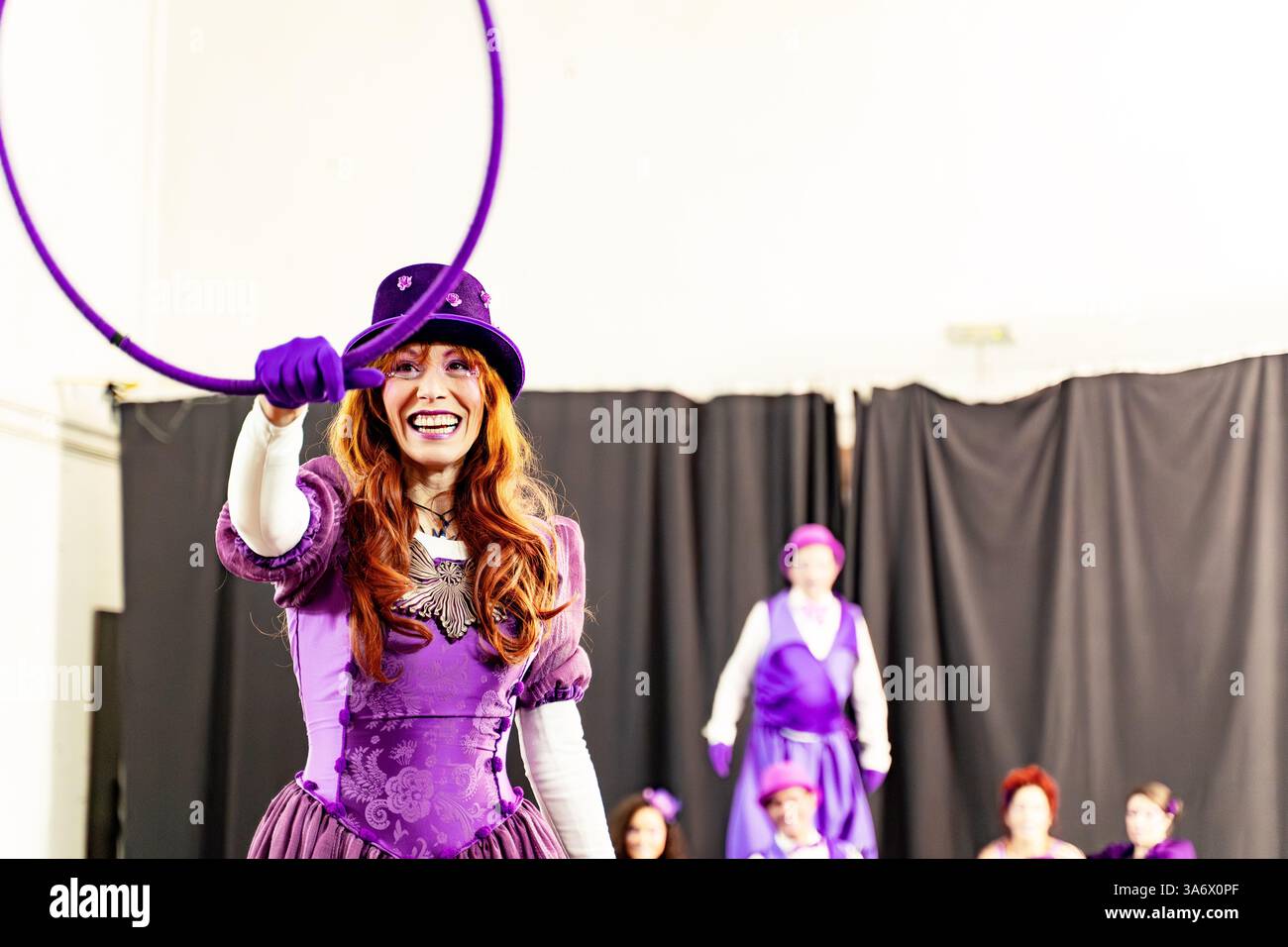Female magician on stage hi-res stock photography and images - Alamy