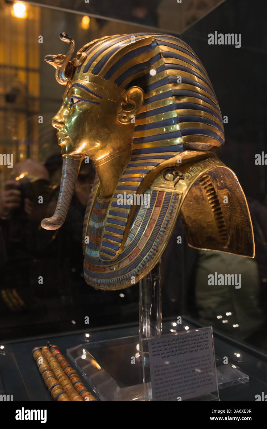 Jan 24, 2015 - Cairo, Egypt - The golden funerary mask of King ...