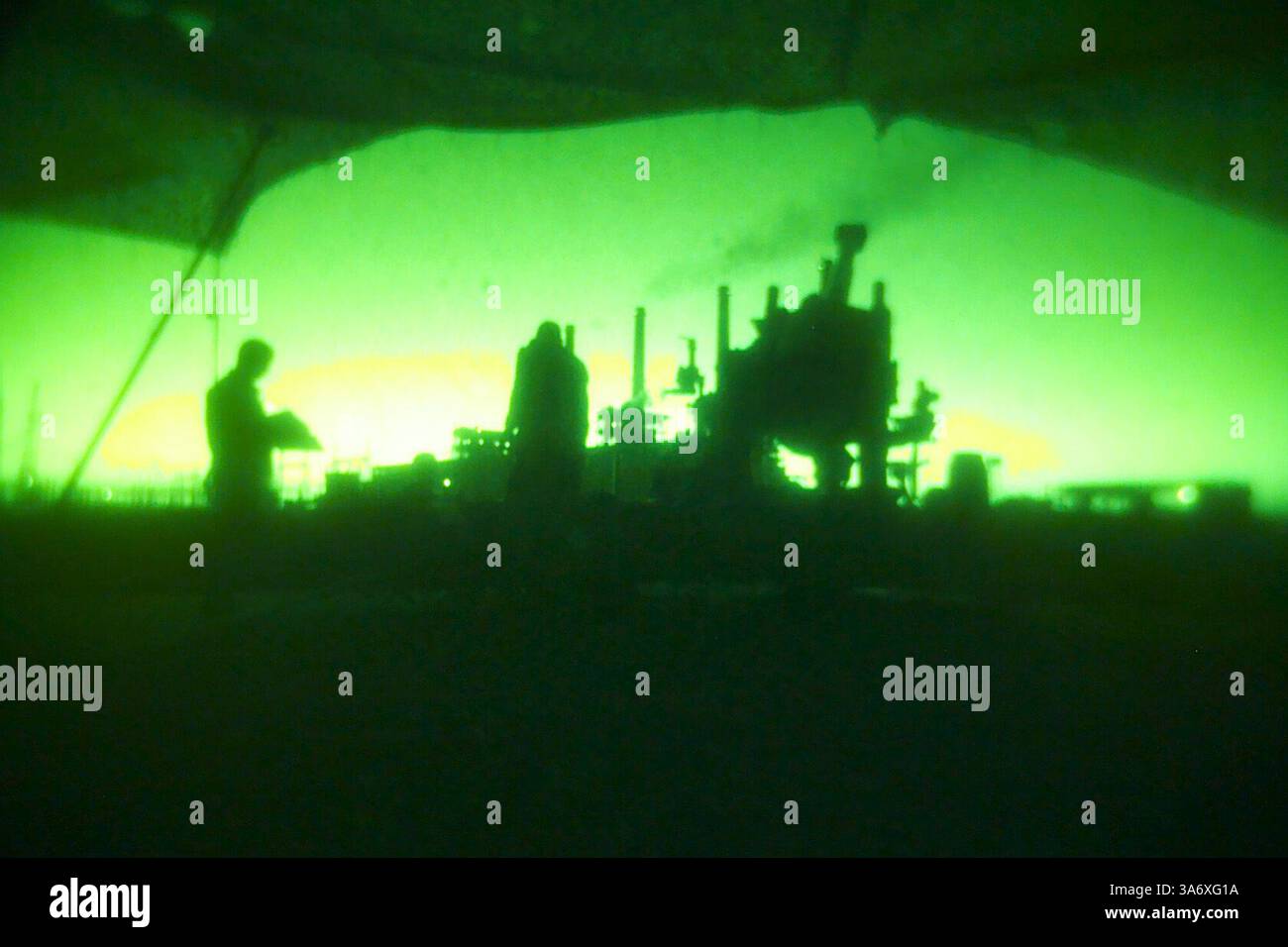 Jul 29, 2004; FOB Iskandariah, Iraq; Artillery Marines of the 24th ...