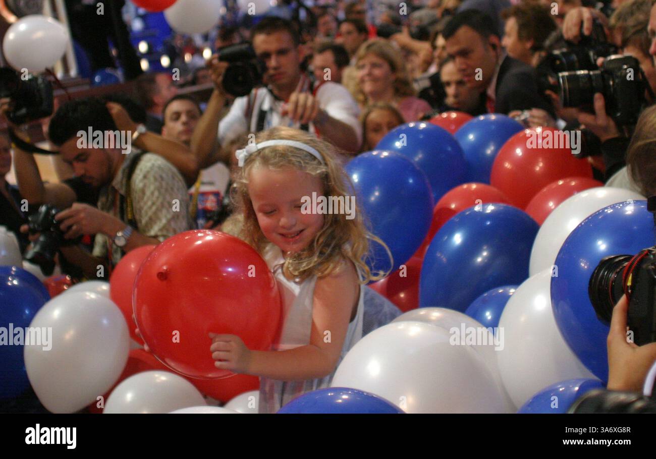 Emma claire hi-res stock photography and images - Alamy