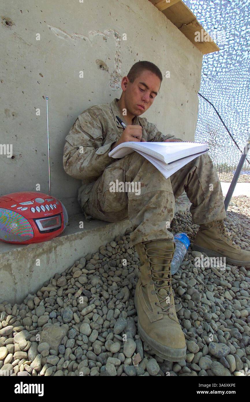 Jul 31, 2004; FOB Iskandariah, Iraq; Lance Cpl. SEAN E. KEYMAN of the ...