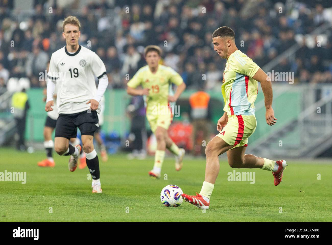 Juan Manuel Herzog (Spanien U21, 15), Nelson Weiper (Deutschland U21, 19).Freundschaftsspiel ...