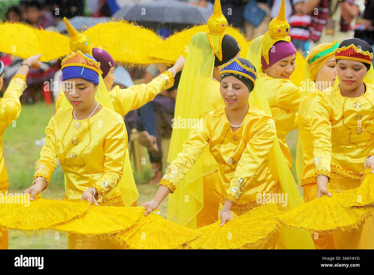 Oct 12, 2014 - Baguio, Benguet, Philippines - Various tribal groups ...