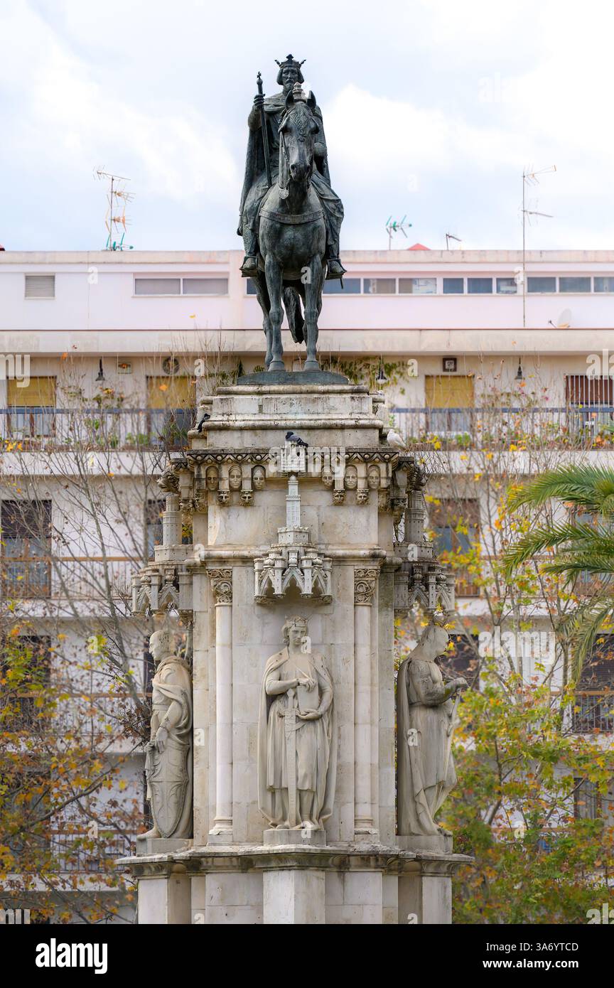 Monument to Fernando III in Plaza Nueva Stock Photo - Alamy