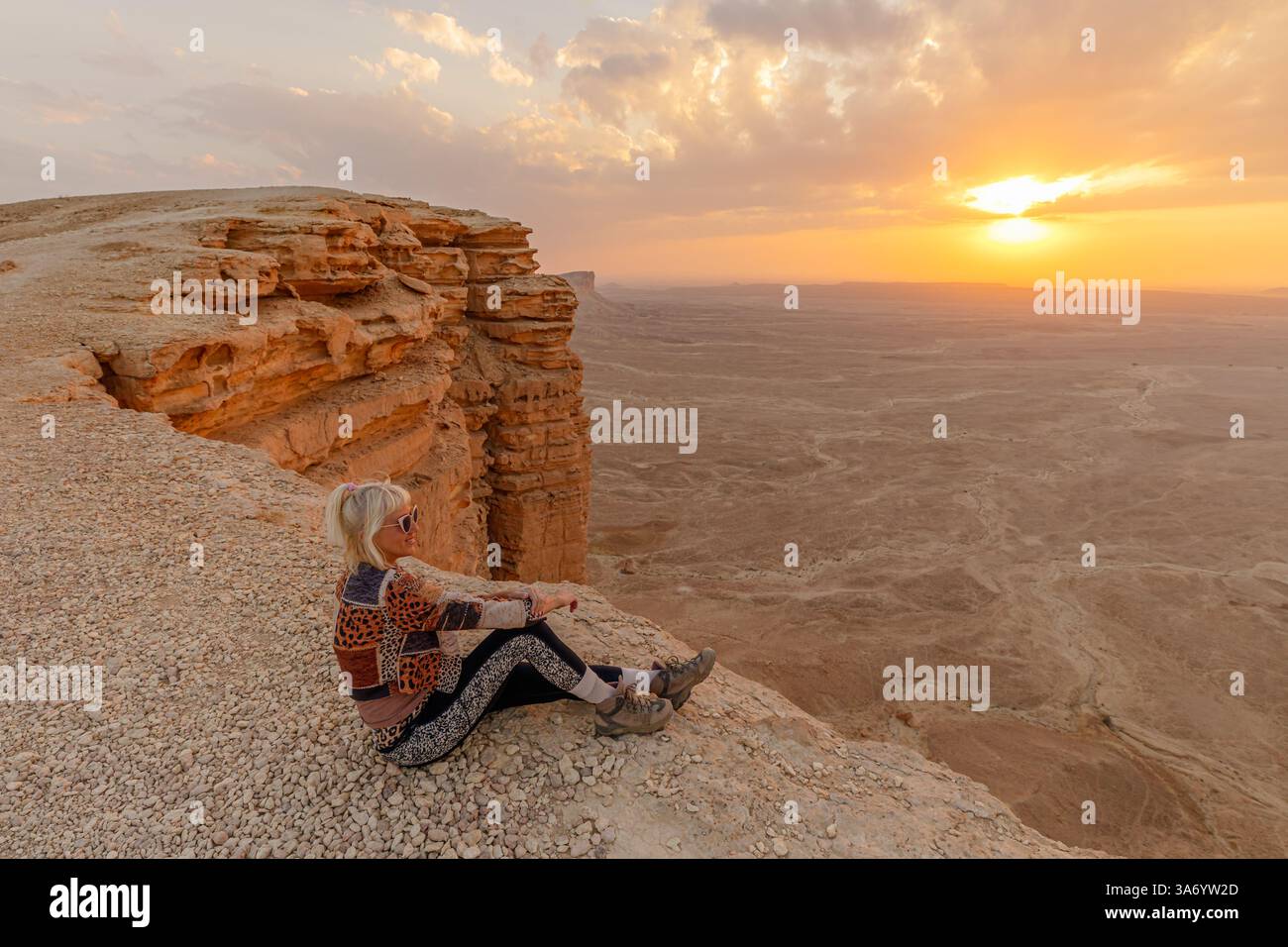 Girl sitting on edge cliff hi-res stock photography and images - Alamy