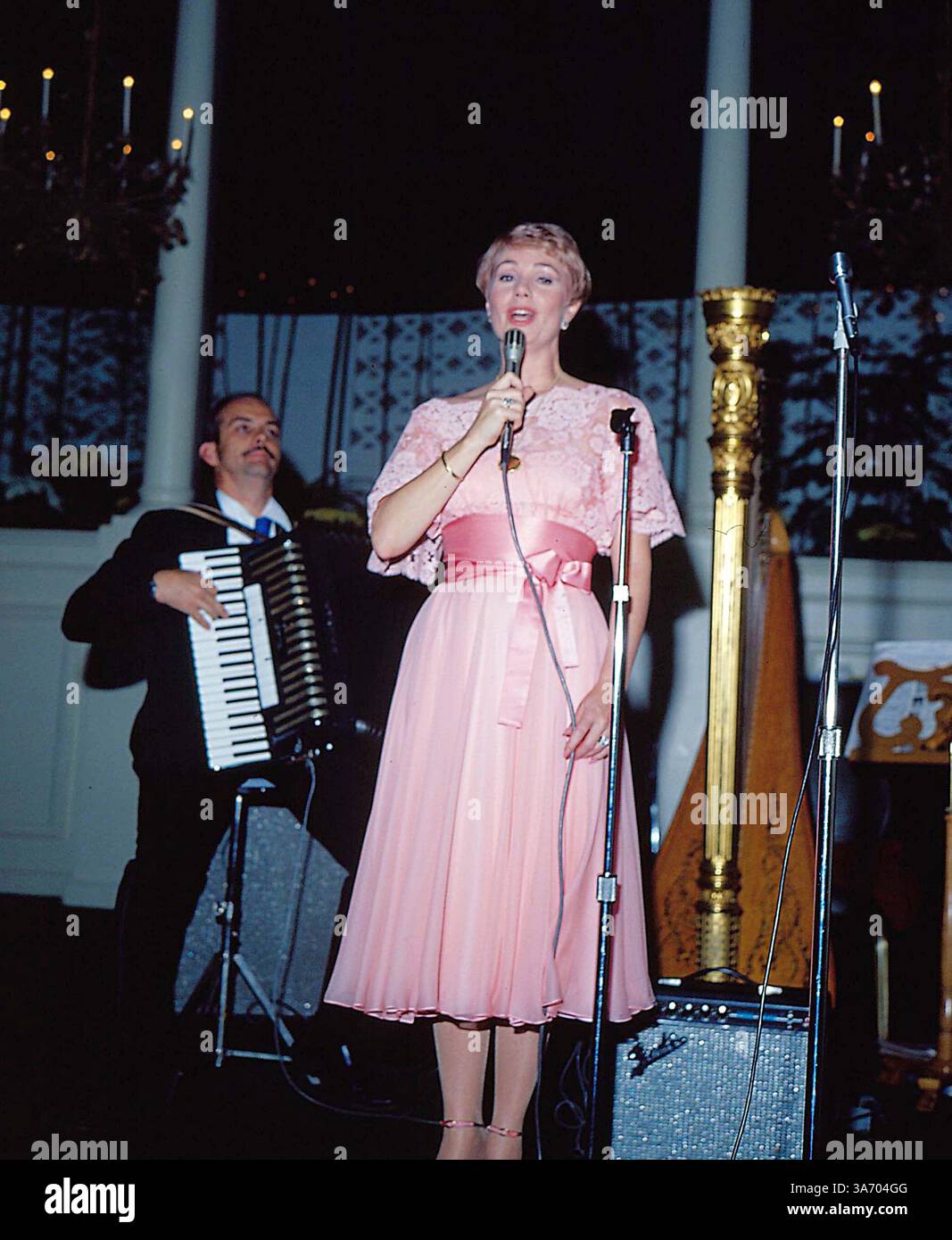July 12 2006 shirley jones hi-res stock photography and images - Alamy