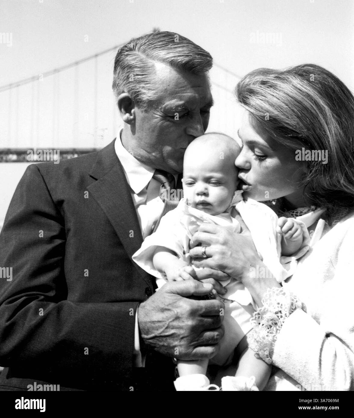 Jan. 1, 2011 - CARY GRANT WITH WIFE DYAN CANNON AND DAUGHTER JENNIFER ...