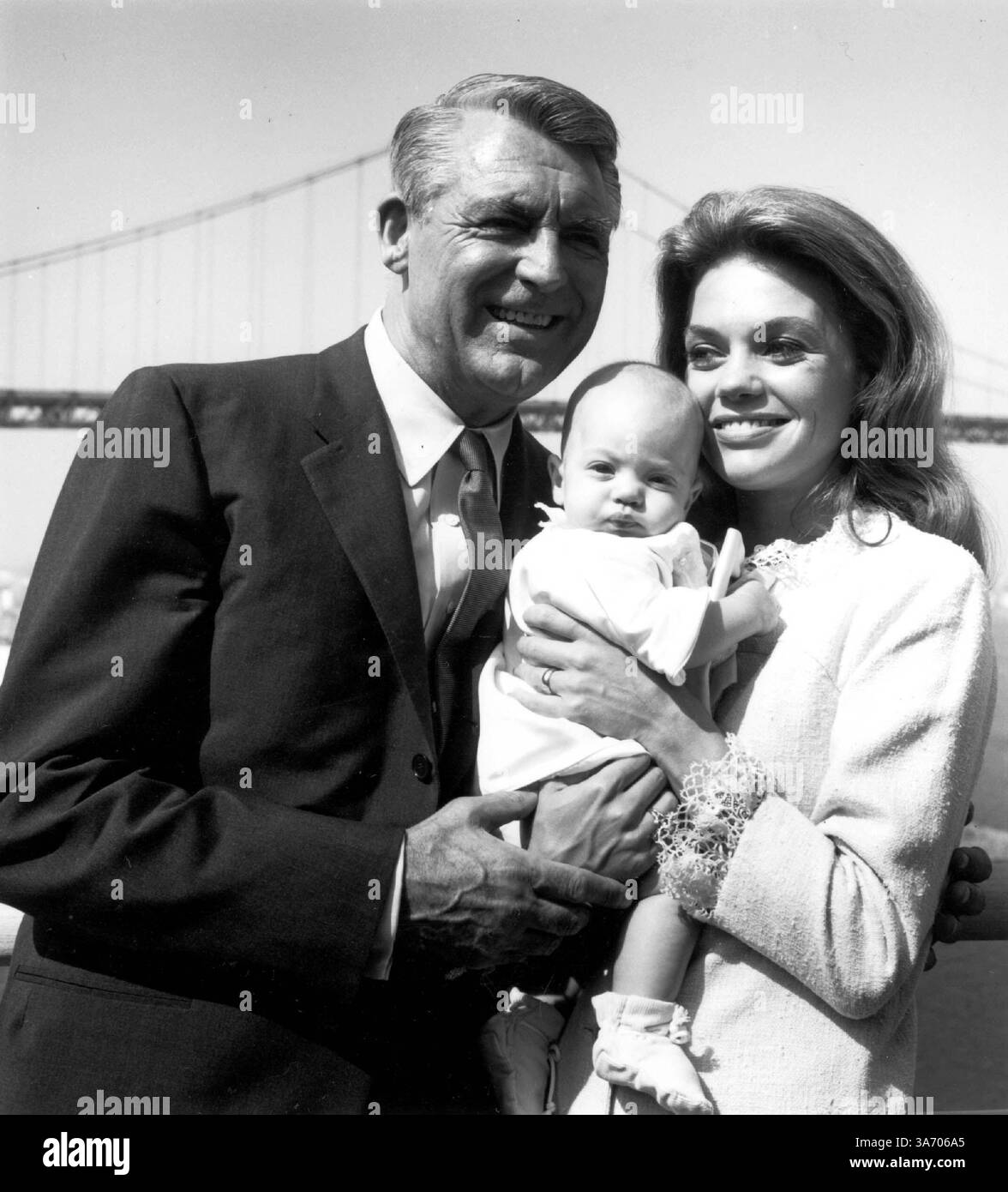Jan. 1, 2011 - CARY GRANT WITH WIFE DYAN CANNON AND DAUGHTER JENNIFER ...